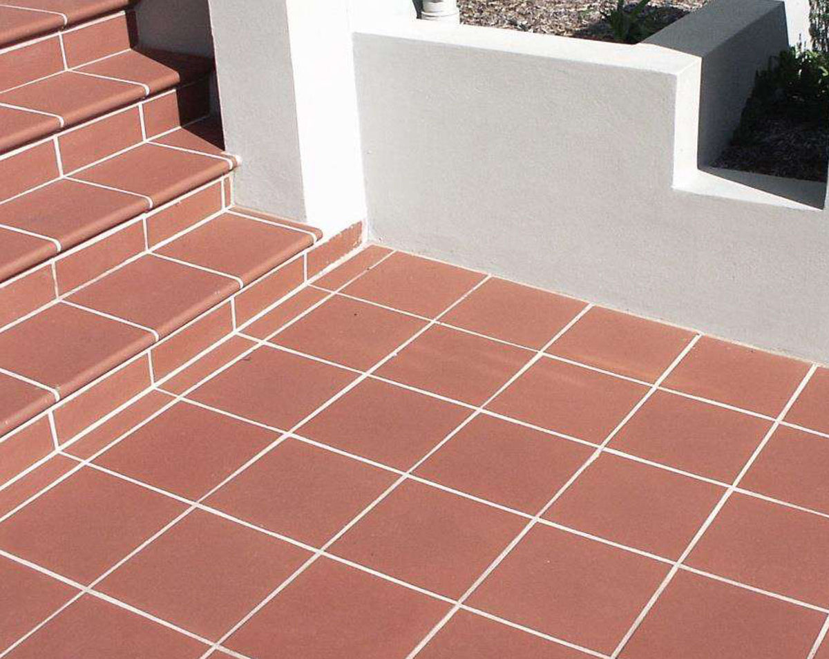 Terracotta External Steptread Tile 300x300 – Ballarat Tiles